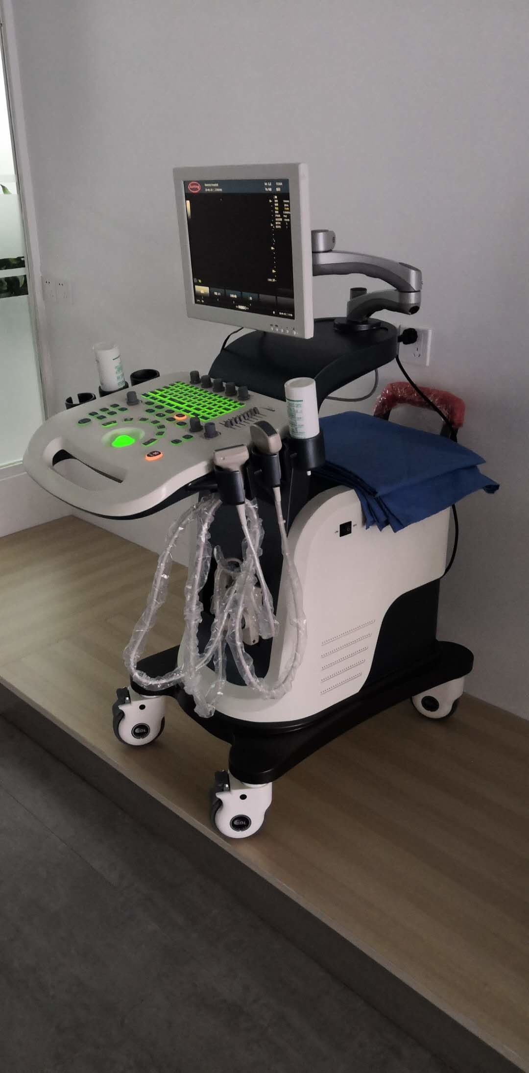 High Resolution Color Doppler Ultrasound Machine Device 3D 4D Cardiac